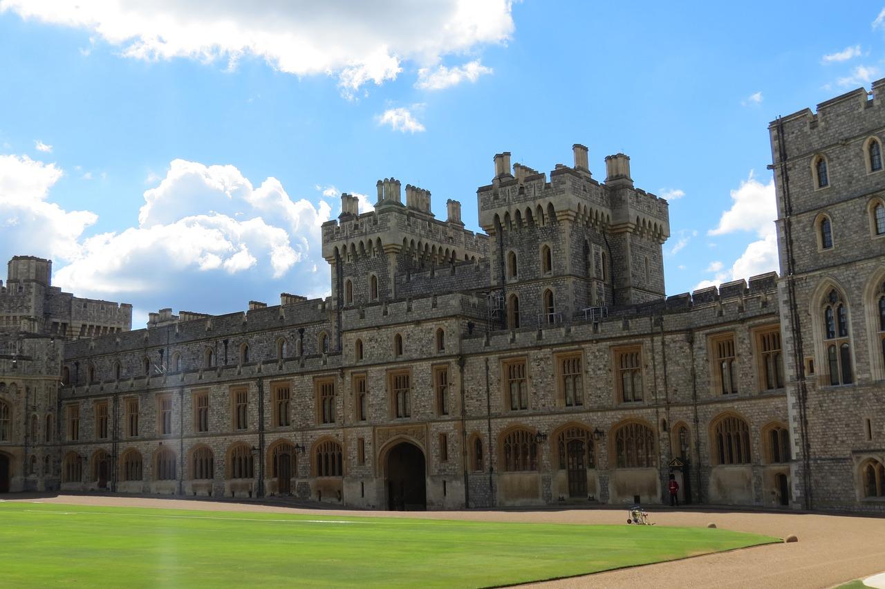 From London: Half-Day Trip to Windsor with Castle Tickets | GetYourGuide