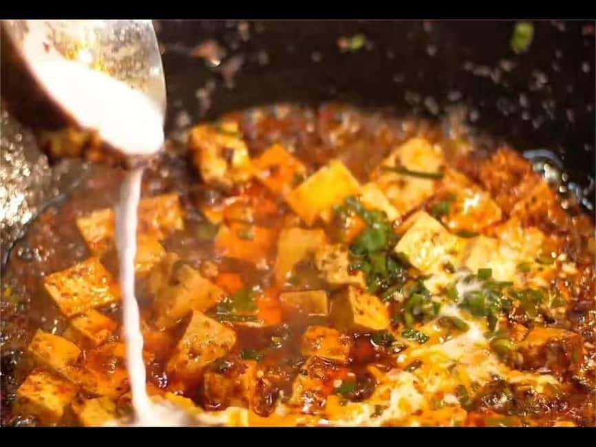 Chengdu Sichuan Cuisine Cooking Class og smag på lokale snacks ...