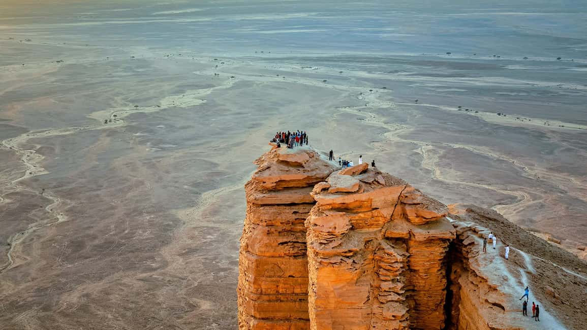 Riyadh: Edge Of The World and Bats Cave Tour by 4x4 | GetYourGuide