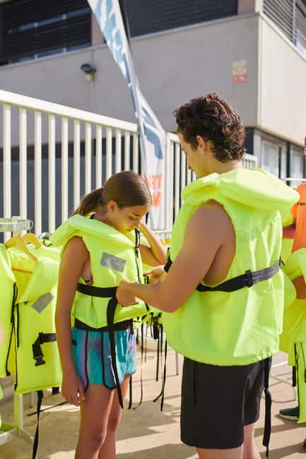 Barcelona: Jet-ski bérlés engedély nélkül - 30 perc - 60 perc ...
