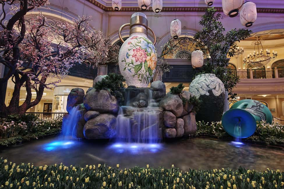 Las Vegas Night Tour & Fremont St. Experience, Downtown LV | GetYourGuide