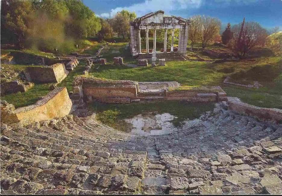 Von Tirana/Durrës: Tages-Tour nach Apollonia und zum Kloster Zvernec ...