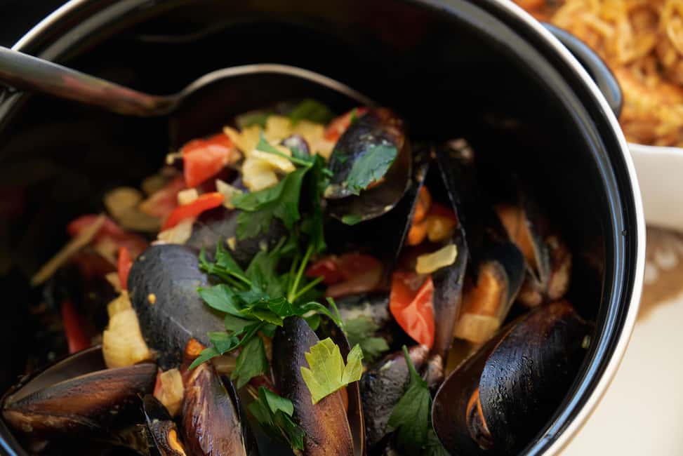 Hersonissos: Luxus-Katamaranfahrt nach Dia – Mittagessen & Drinks ...