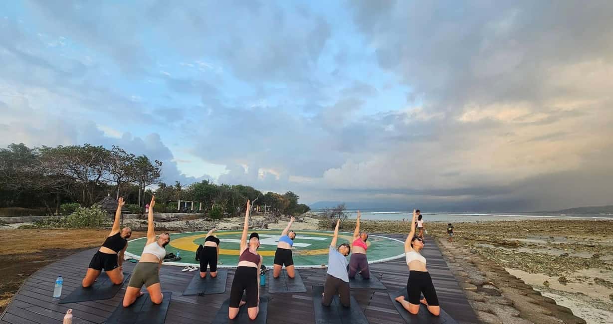 Gili Trawangan: yoga al amanecer y al atardecer en la playa de la isla ...