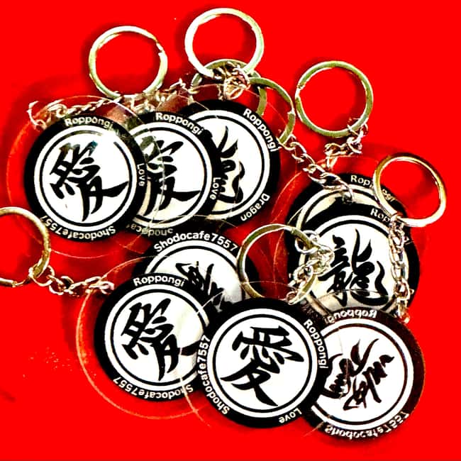 Tokyo: Calligraphy on Kanji Fan & Scroll with Drink | GetYourGuide