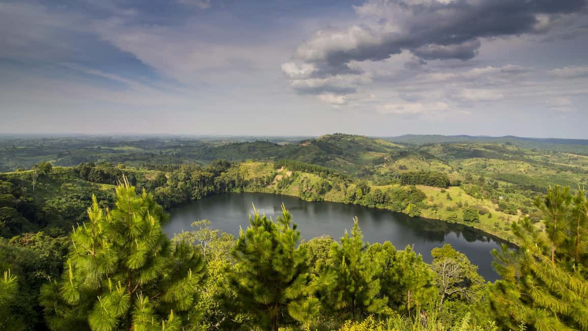 Uganda: Excursión de un día a Fort Portal con cuevas y cráteres ...