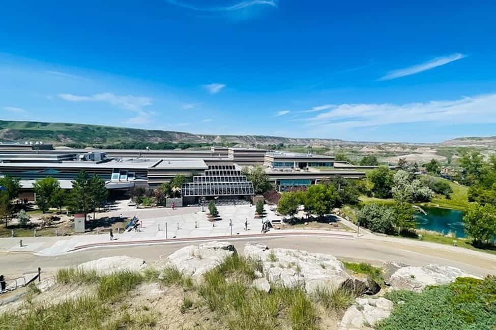 Day of Dinosaurs and Hoodoos From Calgary to the Badlands | GetYourGuide