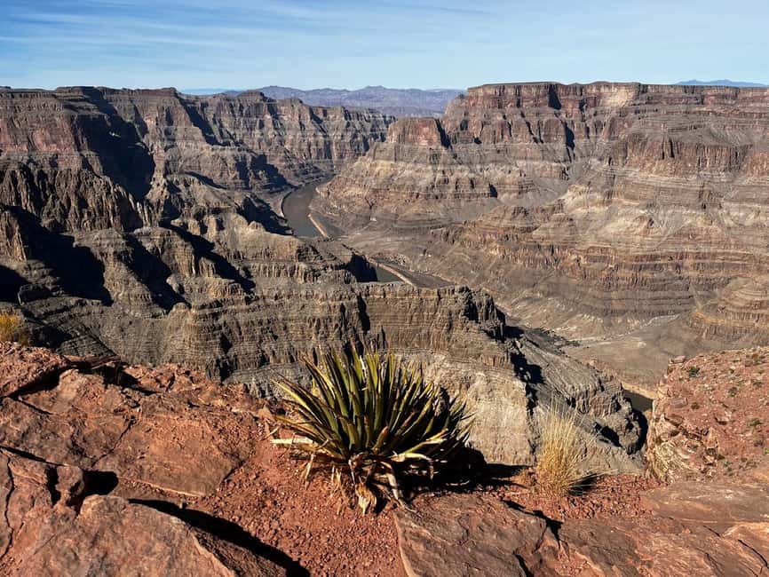 Join us for a tour of the Grand Canyon with a French guide, including ...