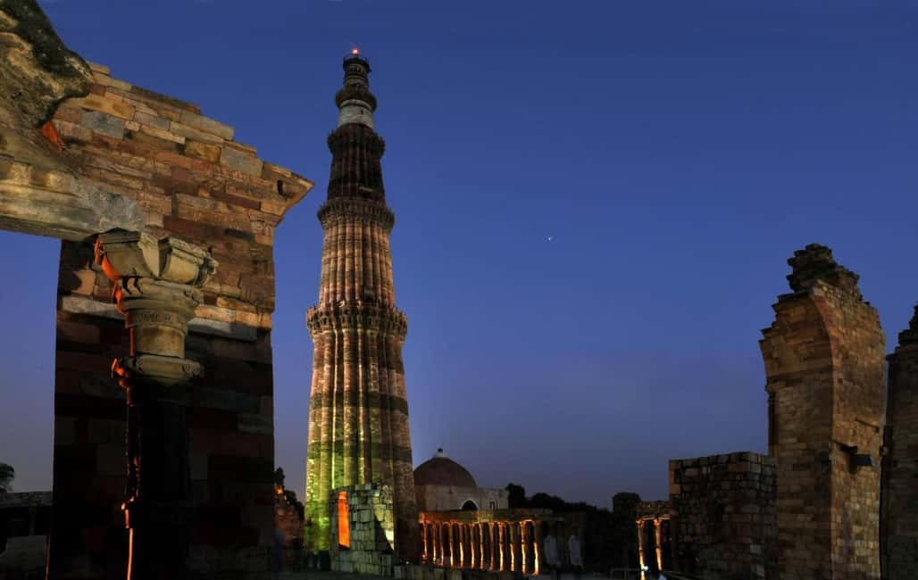 New Delhi: Qutub Minar Light & Sound Show with Dinner | GetYourGuide