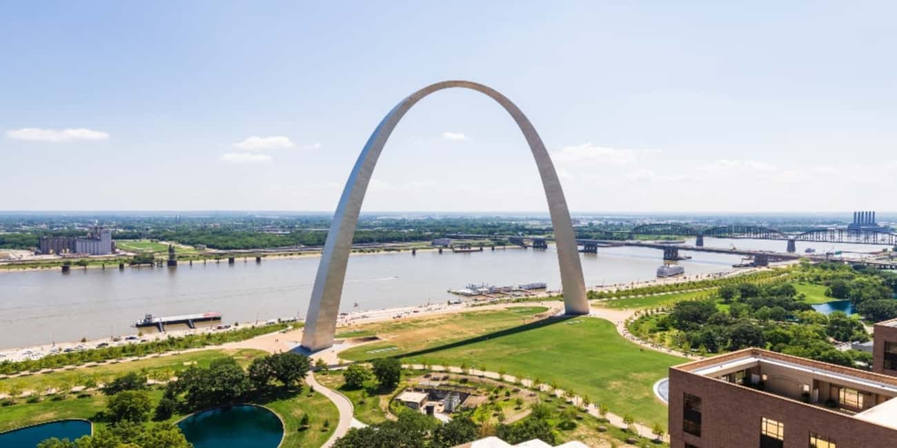 St. Louis Premium Driving Tour with Boat Ride & Arch | GetYourGuide