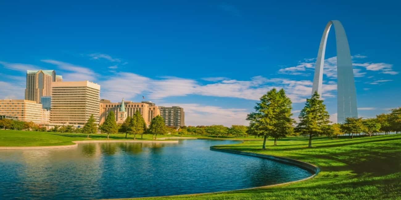 St. Louis Premium Driving Tour with Boat Ride & Arch | GetYourGuide