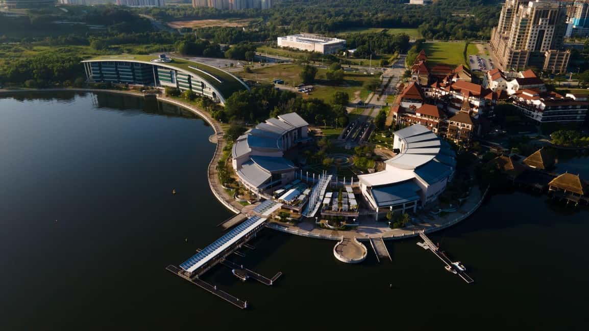 Kuala Lumpur: Putrajaya Lakeside Views & Pink Mosque Ride | GetYourGuide