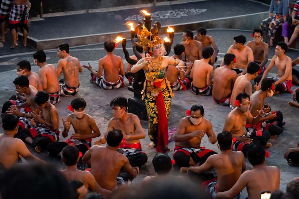 Bali: Uluwatu Temple Kecak & Fire Dance Show Ticket | GetYourGuide