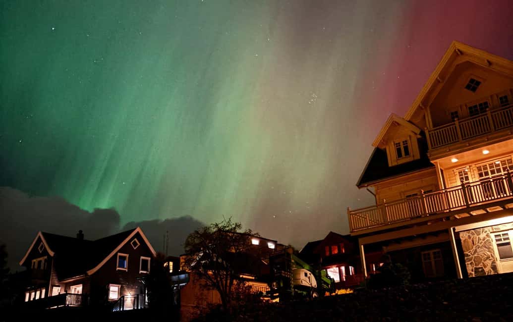 Tromsø: Northern Lights Bus Tour – Chase the Aurora Borealis | GetYourGuide