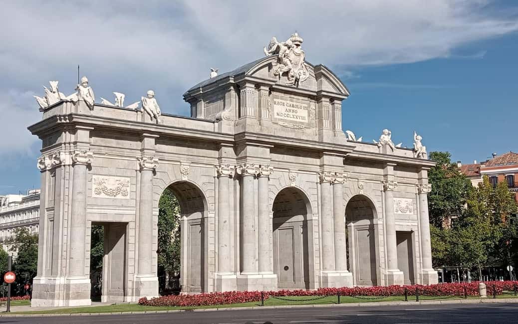 Madrid: Tour with Tuk Tuk Zero: Bernabéu and the Golden Mile. 1h 15min | GetYourGuide