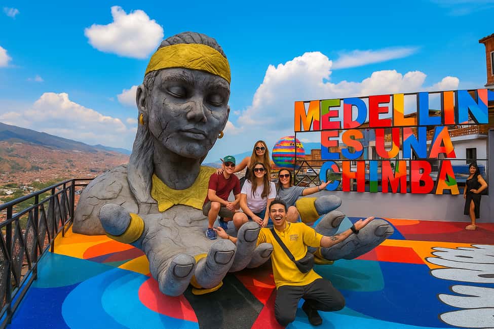 Medellín: Tour Comuna 13, Graffitis y la Verdad del Barrio | GetYourGuide