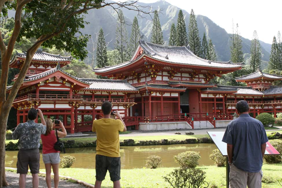 Oahu: Circle Island Tour with Lunch & Waimea Waterfall | GetYourGuide