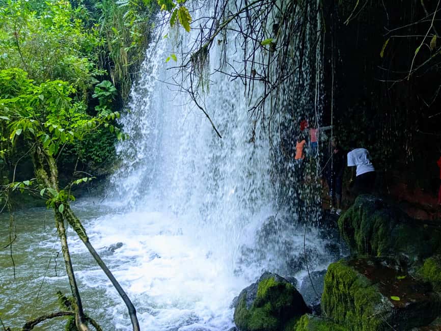Uganda: Excursión de un día a Fort Portal con cuevas y cráteres ...