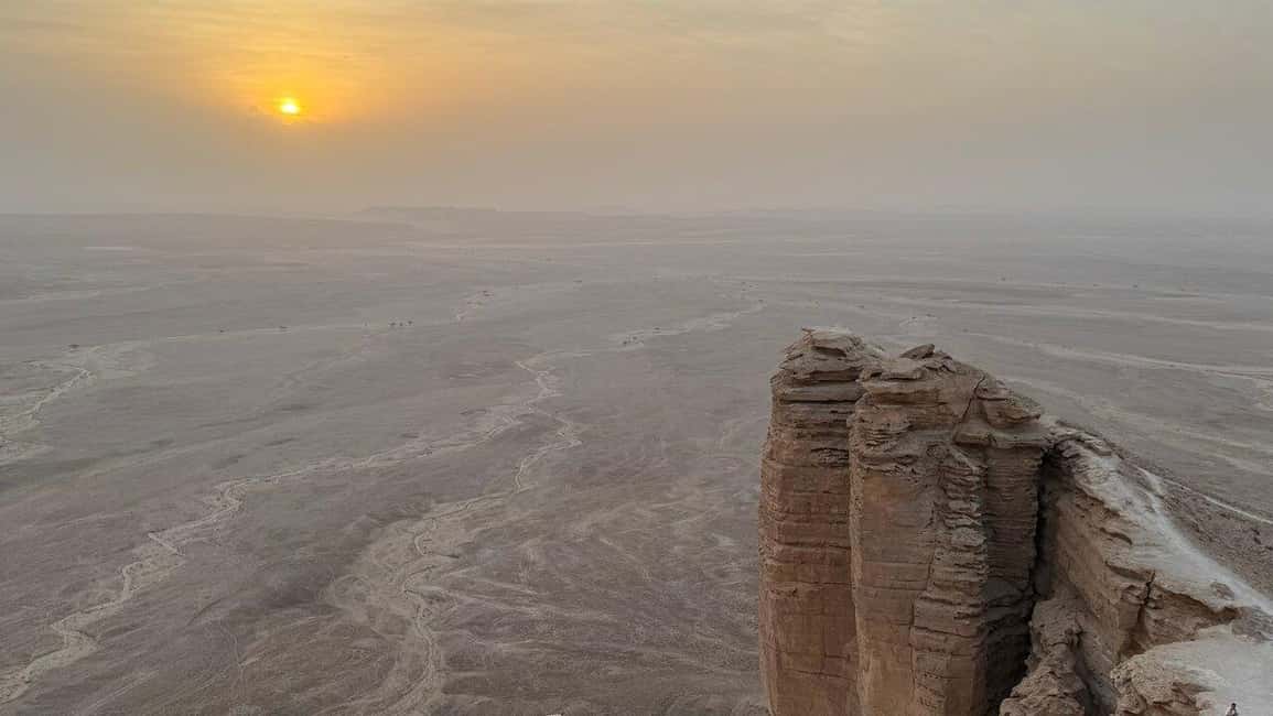Riyadh: Edge Of The World and Bats Cave Tour by 4x4 | GetYourGuide