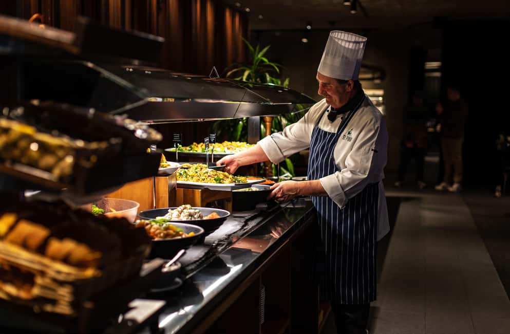 Te Puia: Te Pō Evening Hāngī Buffet and Cultural Experience | GetYourGuide