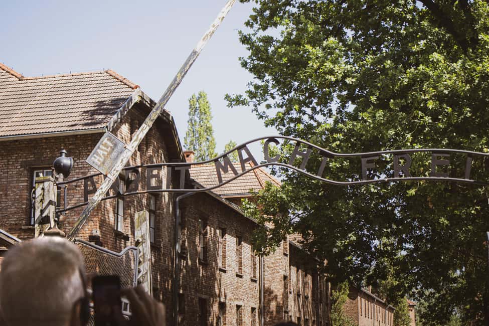 Desde Cracovia: visita guiada a Auschwitz-Birkenau con recogida ...
