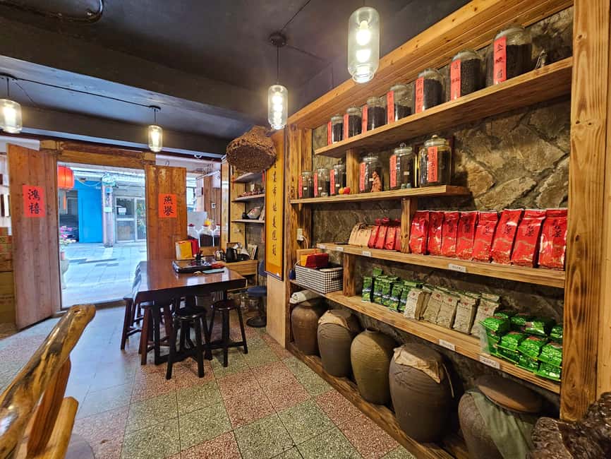 From Taipei: Pinglin Tea Culture and Maokong Guided Day Tour | GetYourGuide