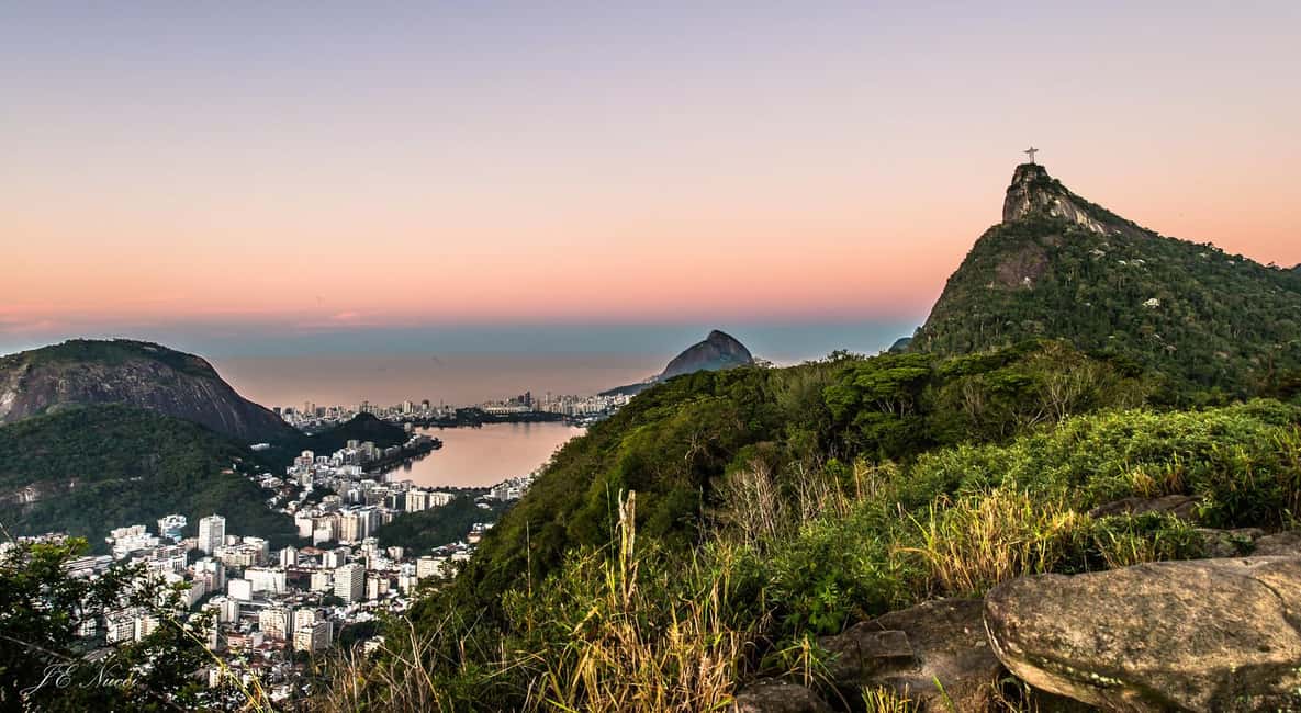 Lever du soleil à Dona Marta + Christ - par Alan Denis | GetYourGuide