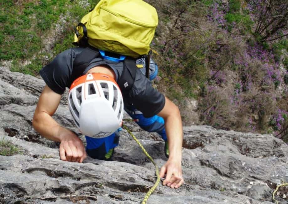 Skopje: aventura de escalada en el cañón Matka con guía | GetYourGuide