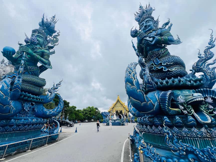 Chiang Mai: Chiang Rai: templos blancos, azules, negros y rojos y ...