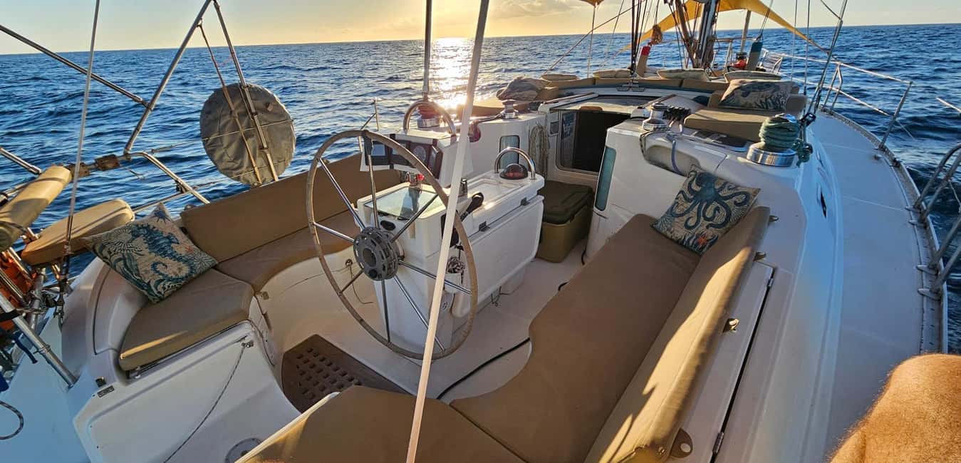 Torrevieja: Privater Ausflug auf einem Segelboot mit professionellem Skipper | GetYourGuide