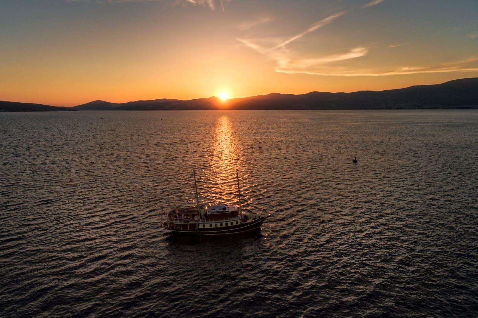 Split:Sunset Cruise with Live Music | GetYourGuide