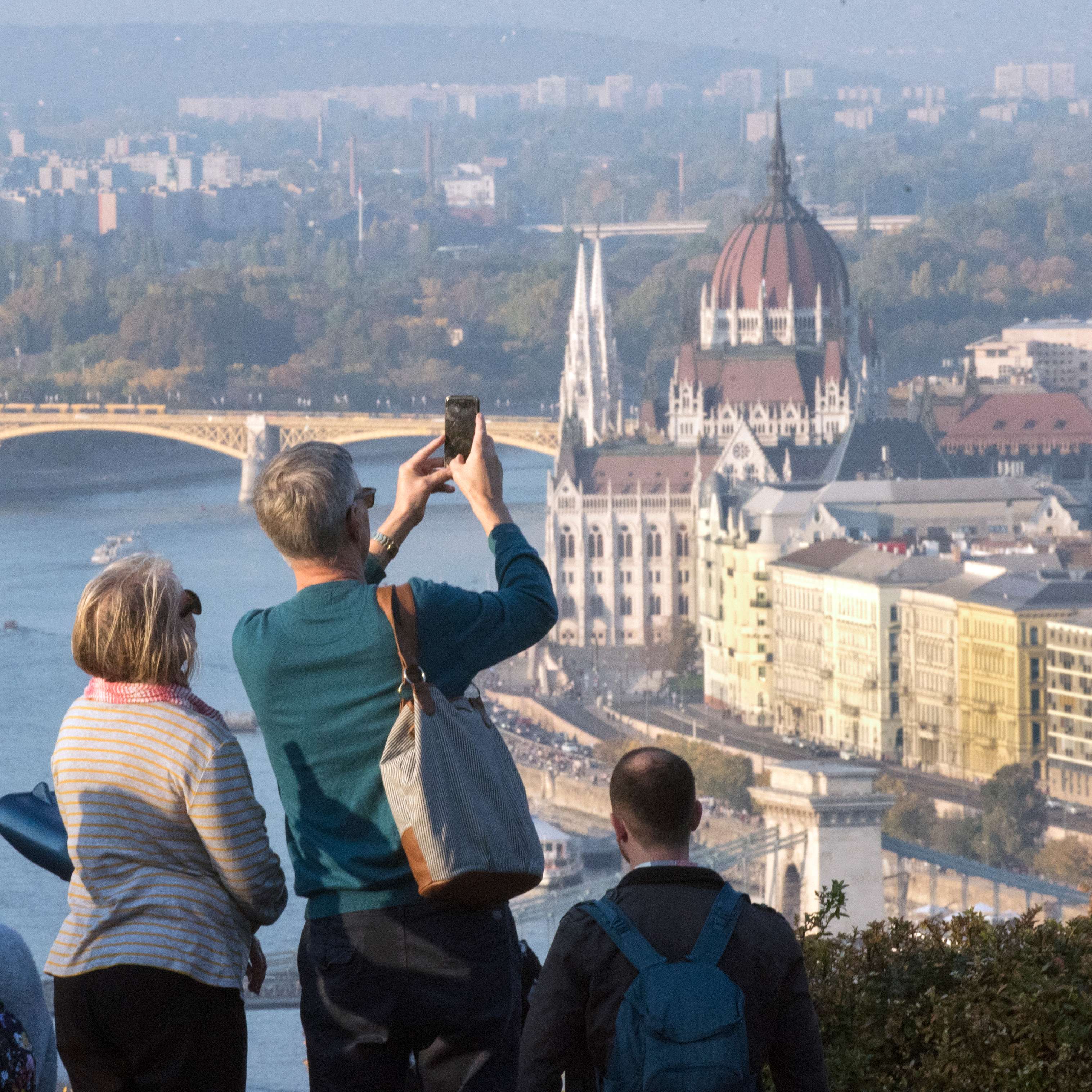 Budapest: 3-Hour Live Guided Sightseeing Tour | GetYourGuide