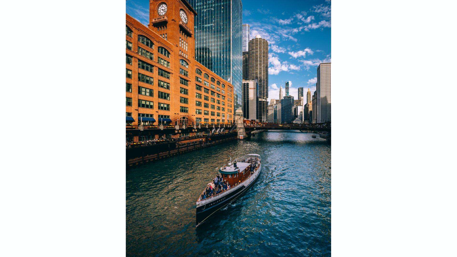 Chicago: Architecture Boat Tour with Drinks | GetYourGuide