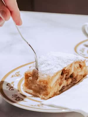 Vienna: Gerstner KuK Hofzuckerbäcker Baking Show & Tasting | GetYourGuide