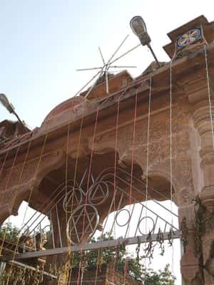 Datia in a Day: A Quick Heritage and Temple Tour | GetYourGuide