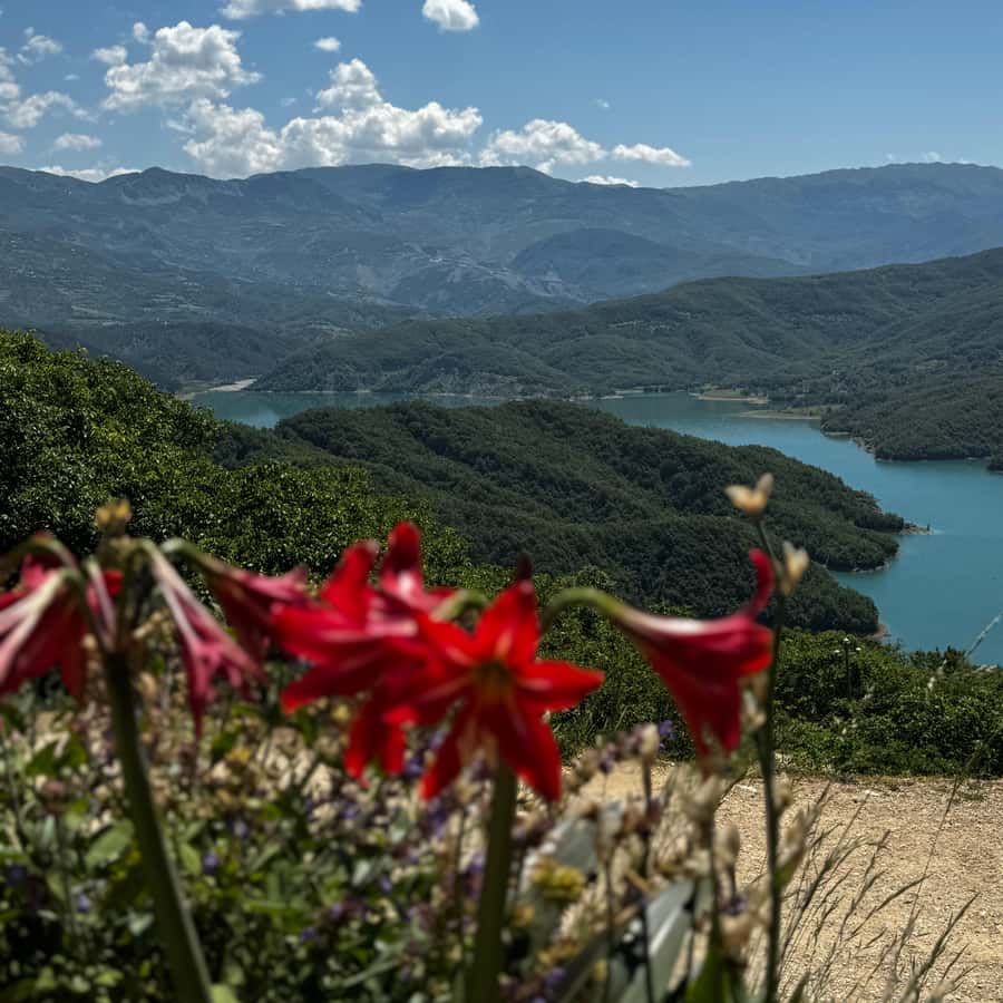 De Golem/Durres au lac de Bovilla et randonnée dans les montagnes de ...
