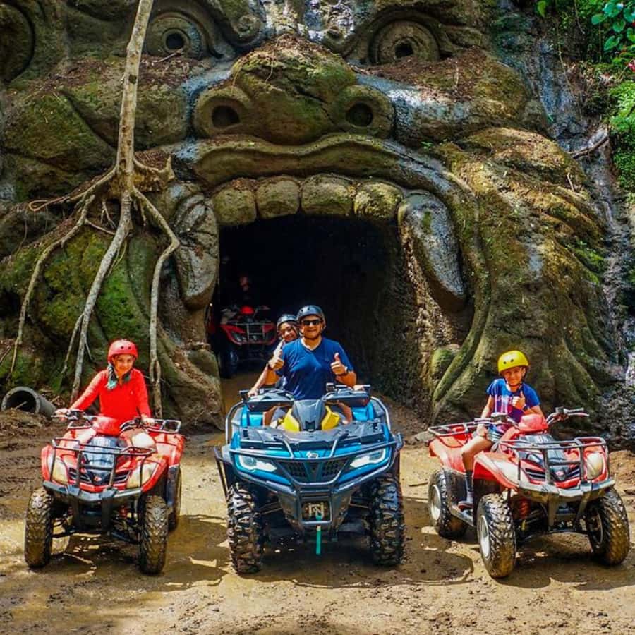 Ubud Bali quad motor Alasan kaland Gorilla barlang és Cretya Sunset ...