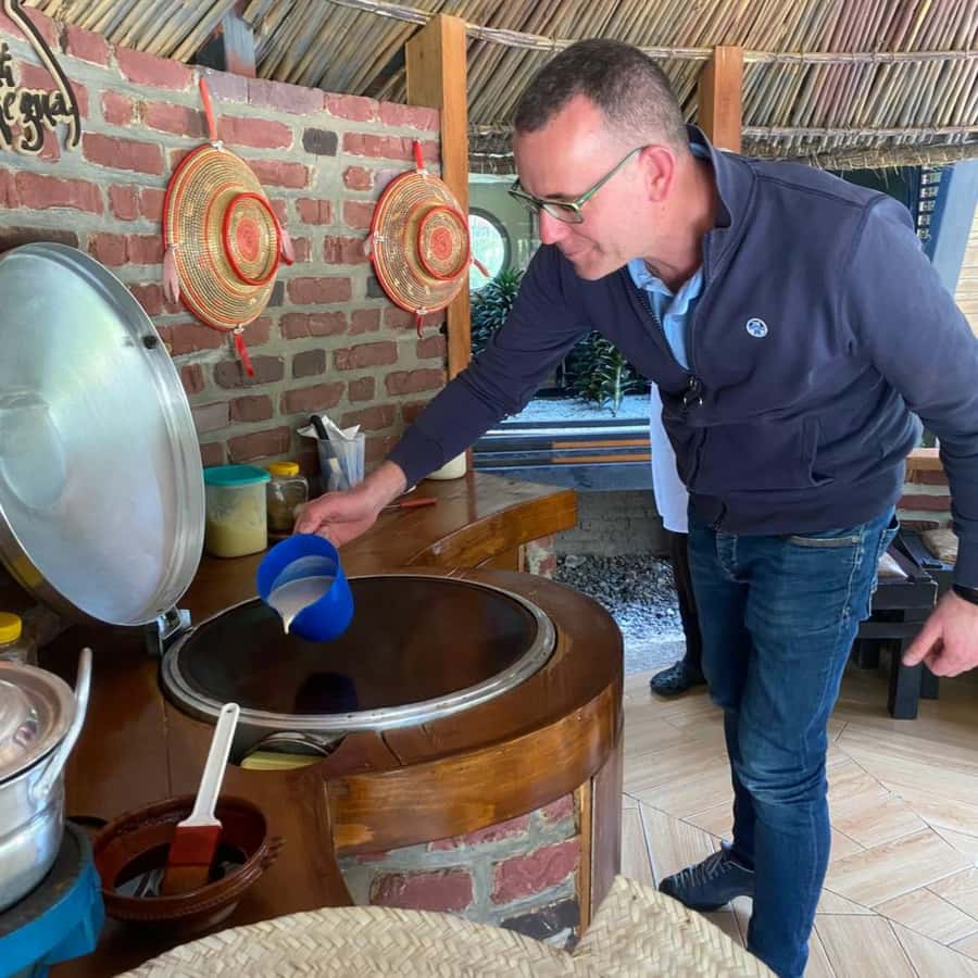 Addis Abeba Kulinárske špeciality :výroba injer, varenie kávy a dojenie ...