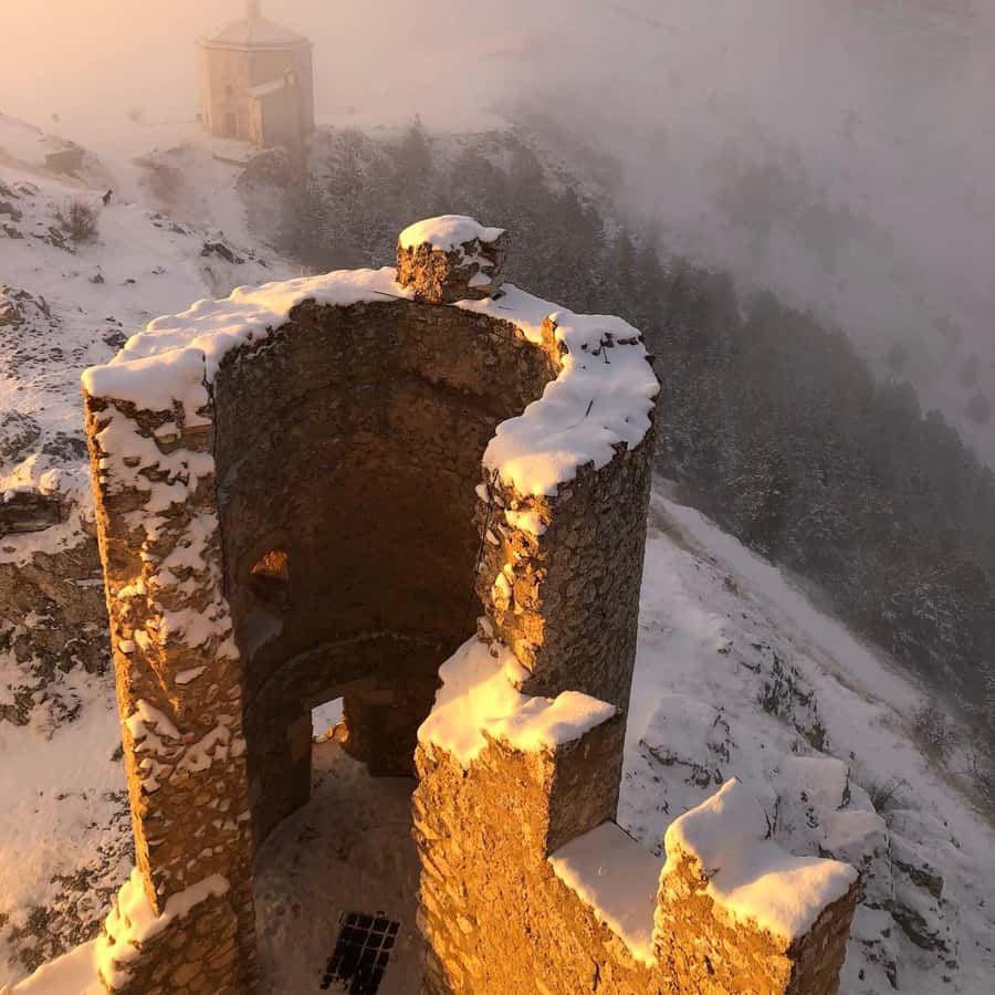 Rocca Calascio: entre naturaleza, historia y cine. | GetYourGuide