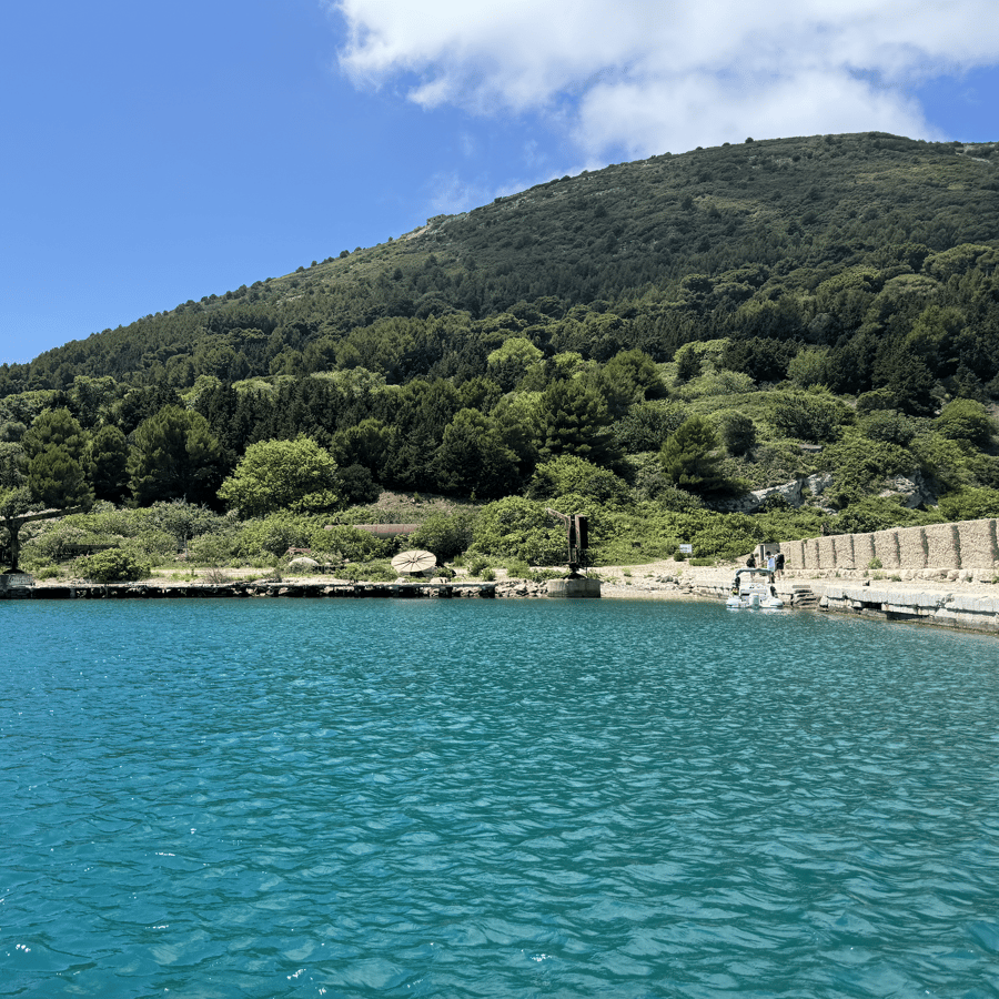 Visitez l'île de Sazan : Le mystérieux joyau côtier de l'Albanie ...