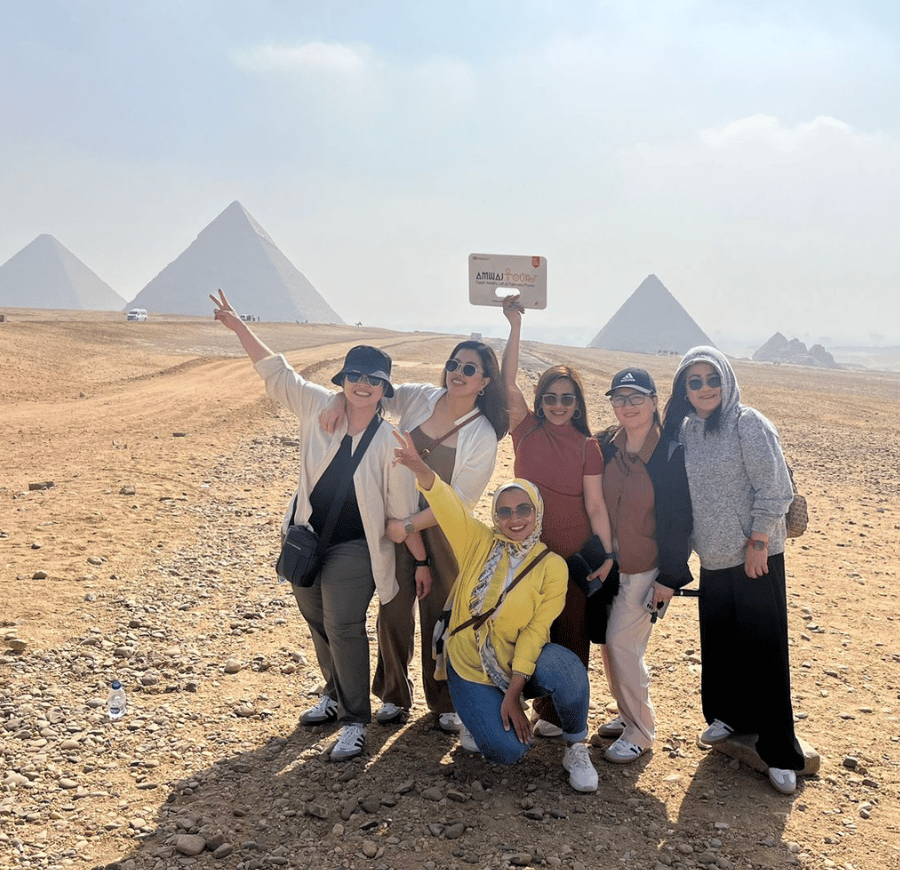 Pyramidit, neloset ja kamelit seikkailu + lounas ja kaikki liput ...