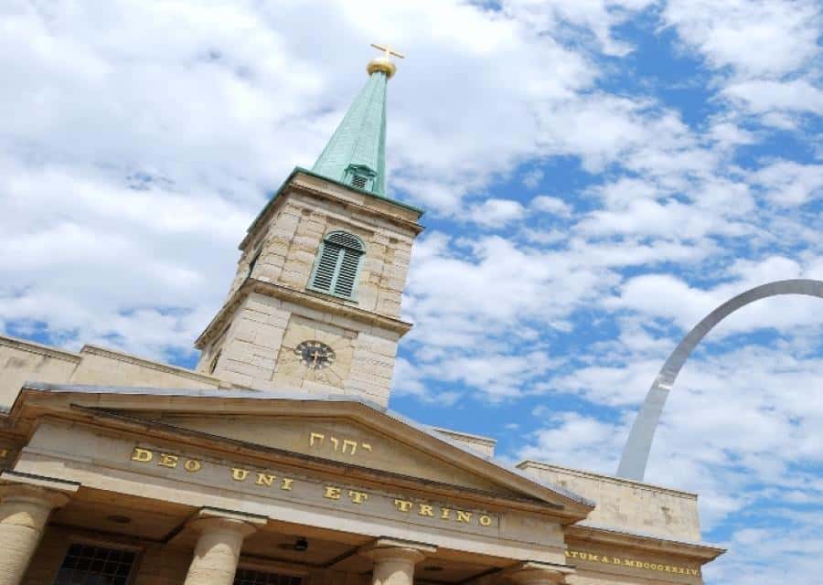 St. Louis Arch - Walking Tour and Entrance Ticket | GetYourGuide