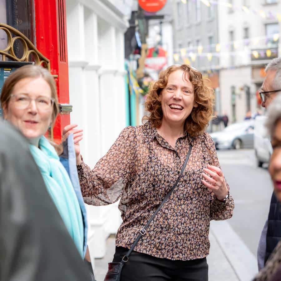 Ennis: alapvető történelmi séta Dr. Jane O'Brien társaságában | GetYourGuide