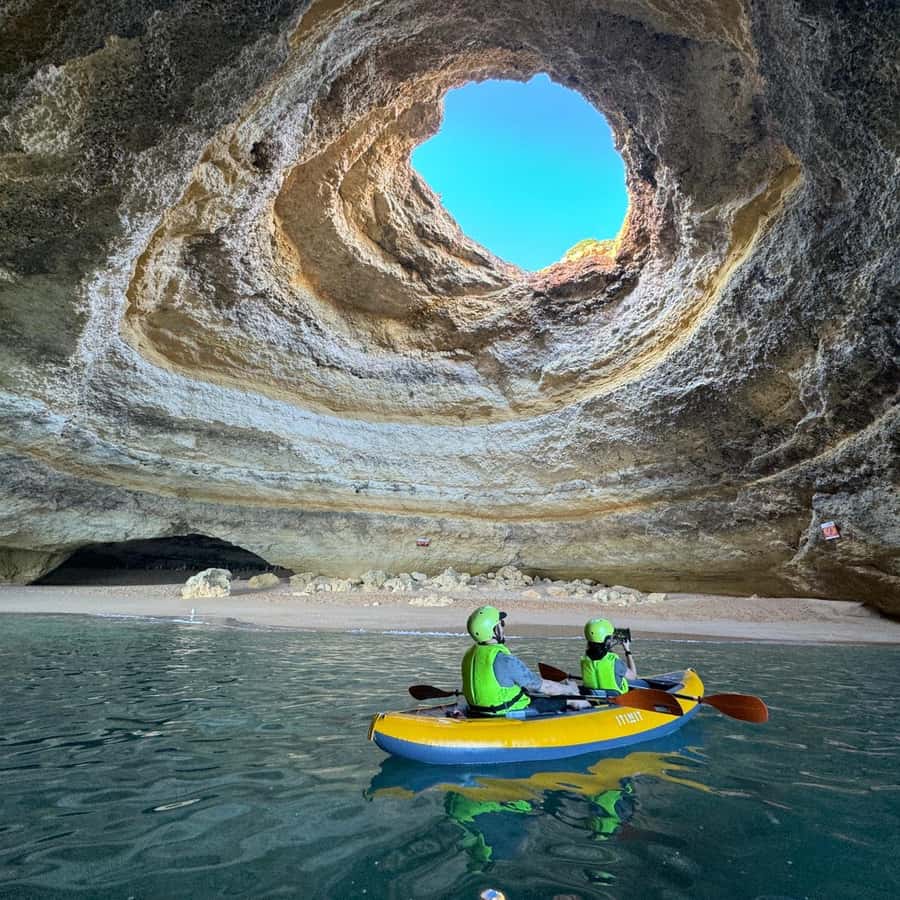 ベナジル洞窟1時間ツアー（現地ガイド付き） | GetYourGuide