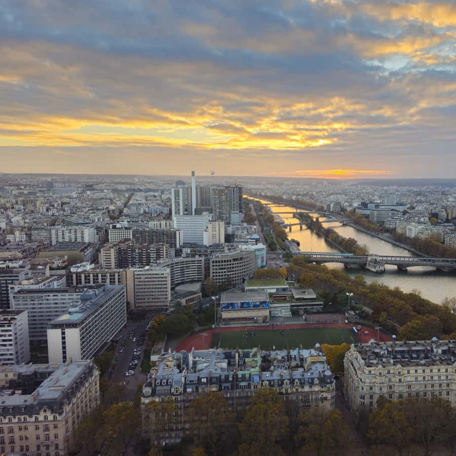 Paris : Visite guidée du sommet ou du deuxième étage de la Tour Eiffel | GetYourGuide