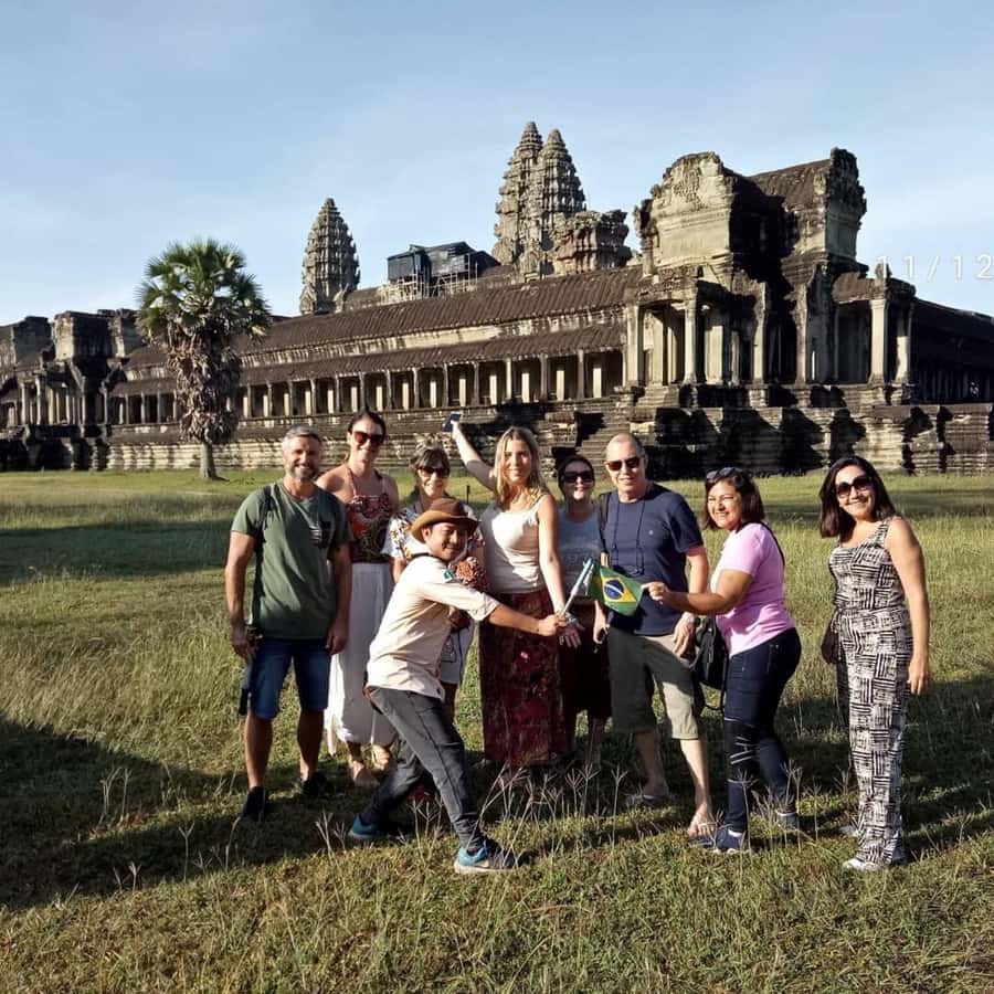 Siem Reap: 1-Day Angkor Wat Tour in Portuguese | GetYourGuide