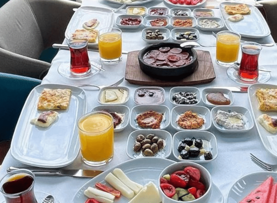 İstanbul: Sabah Kahvaltılı Boğaz Turu | GetYourGuide