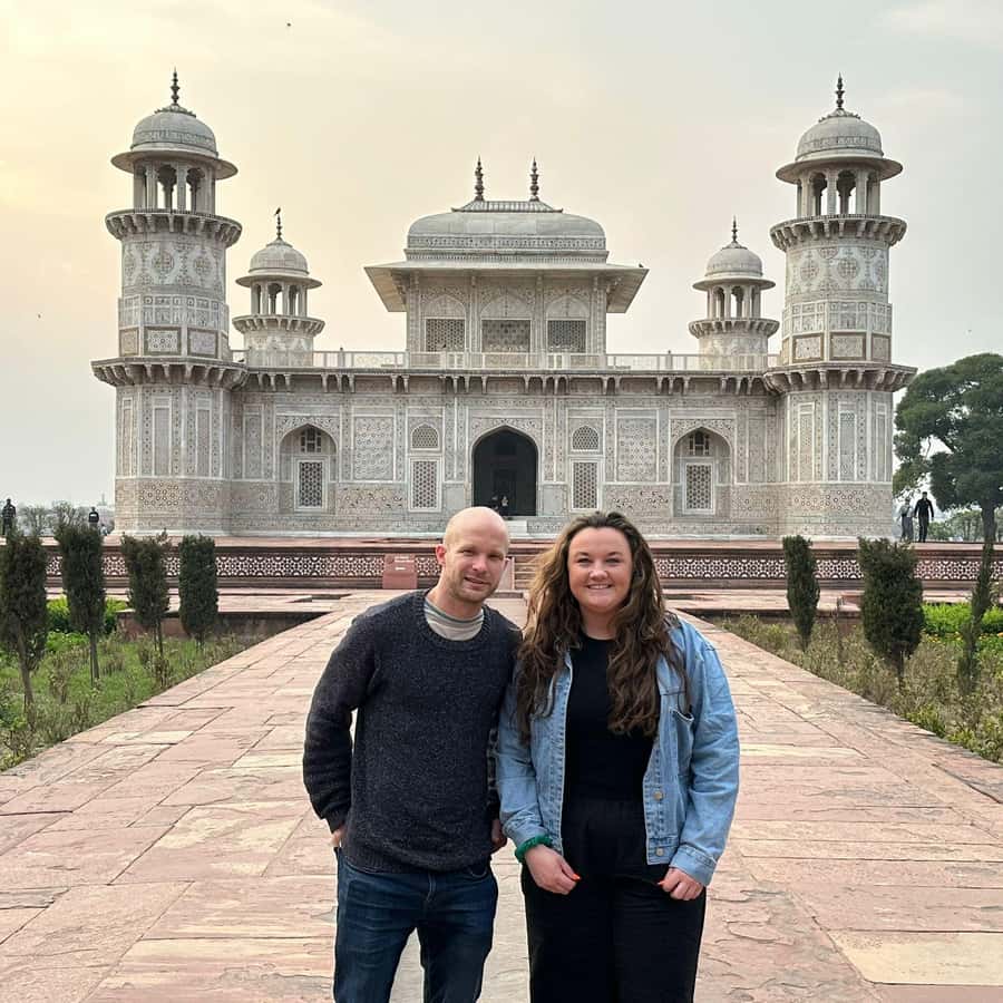 Agra: Prohlídka Taj Mahalu při východu slunce s pevností a trhem s kořením | GetYourGuide