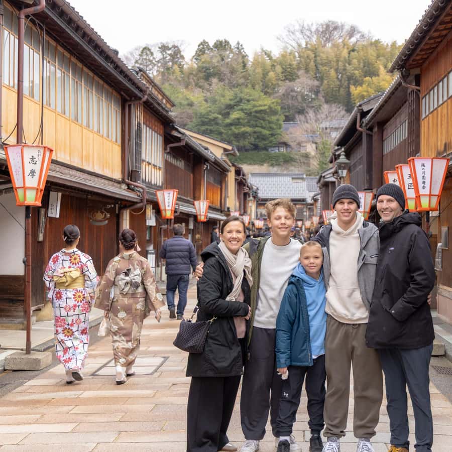 Tour di mezza giornata in e-bike a Kanazawa | GetYourGuide