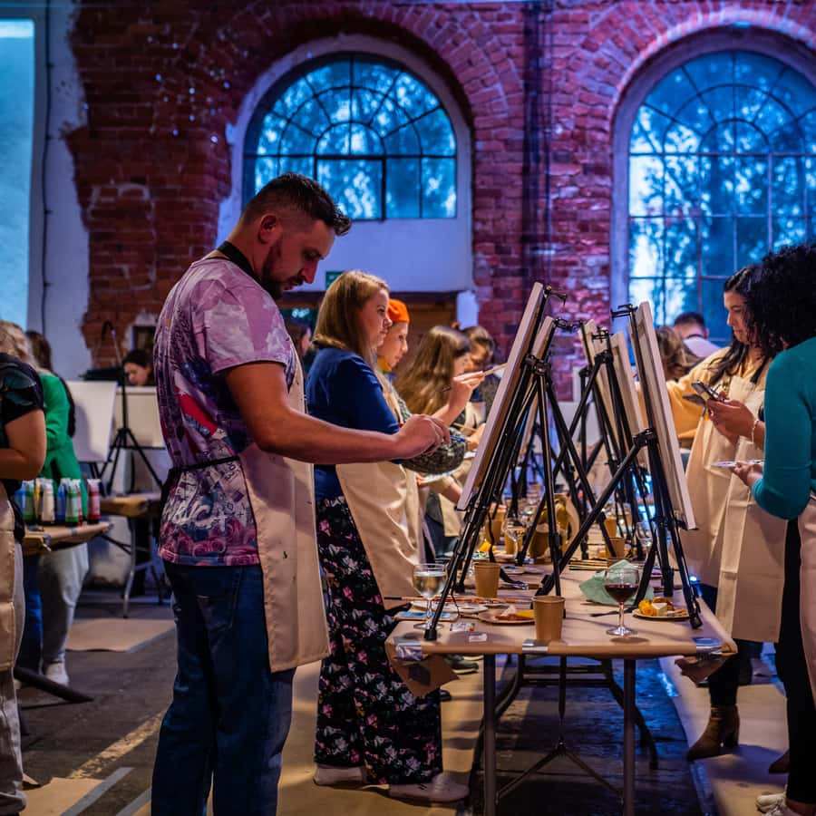 Neon Paint and Wine a Breslavia | GetYourGuide